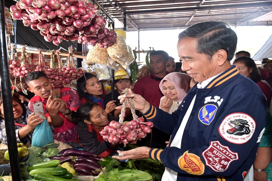 Presiden Jokowi Sambangi Pasar Rakyat Balige